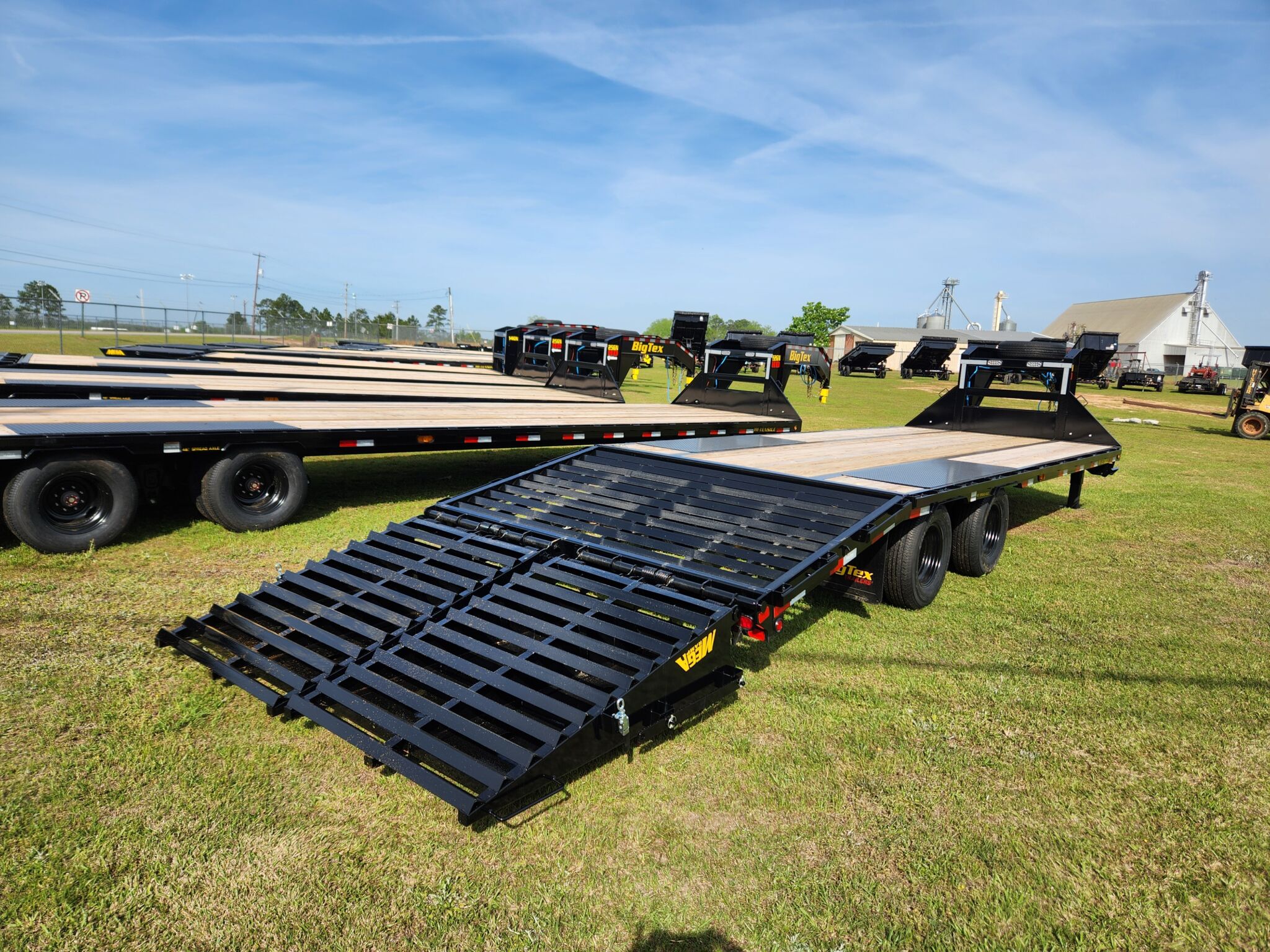 BIG TEX 33' GOOSENECK TRAILER 12 TON 22GN-28+5 MEGA RAMPS | Trailer Nation